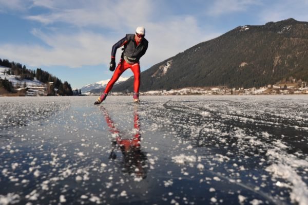 Ice skating on lake Weissensee in Carinthia | Berghotel Presslauer